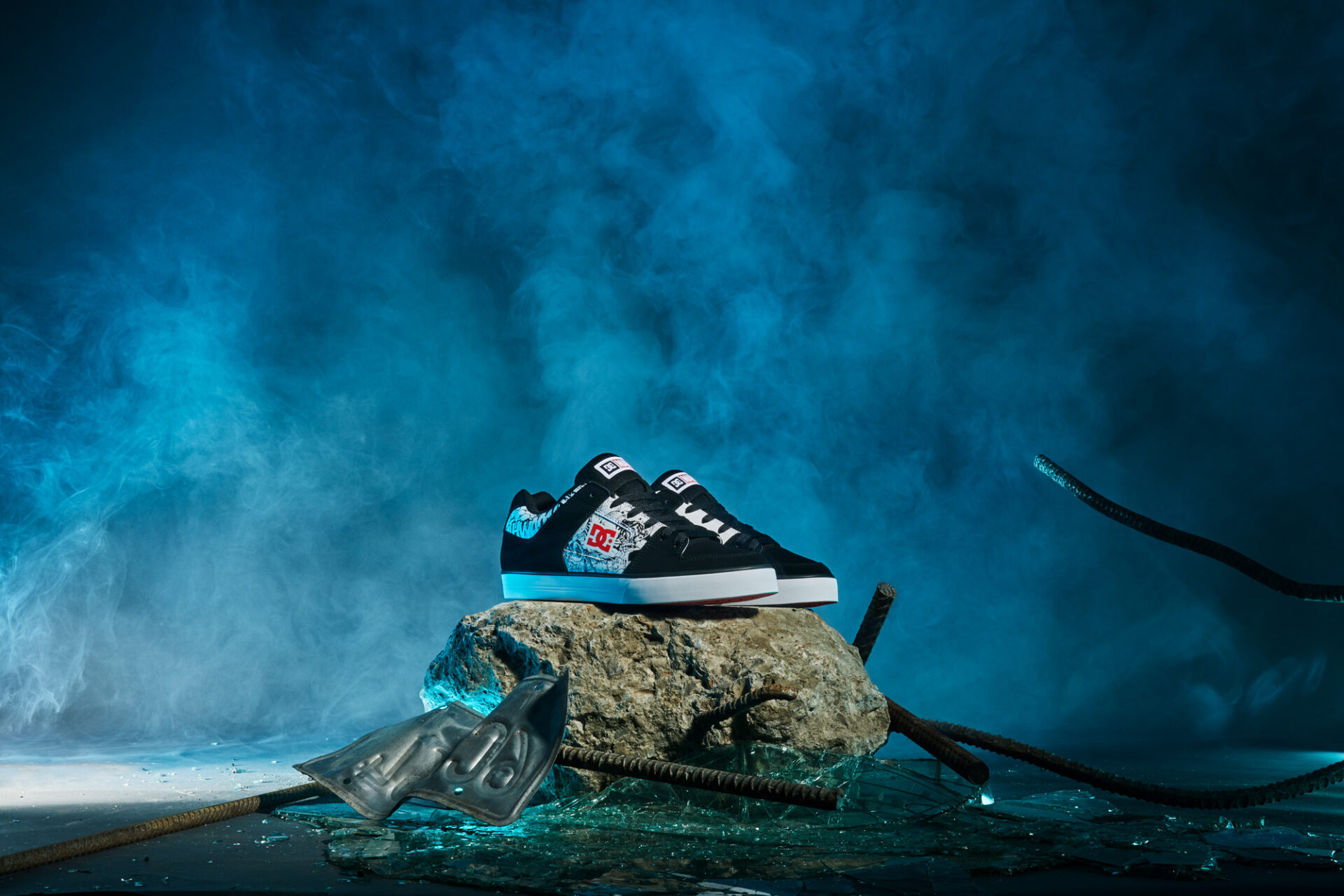 DC Shoes x Marvel Deadpool Collection - The Kickz Stand