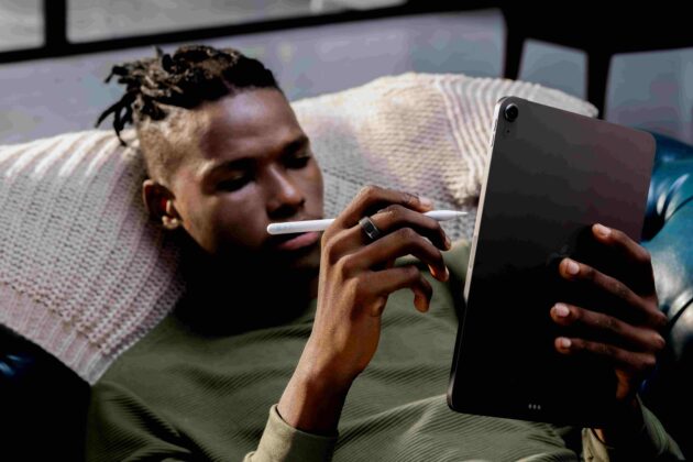 Ultrahuman Ring AIR - The Kickz Stand